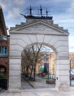 Treasures of London – The Hibbert Gate… – Exploring London